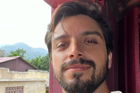Rodrigo Simas Afirma Que Sua Sexualidade é Invisibilizada