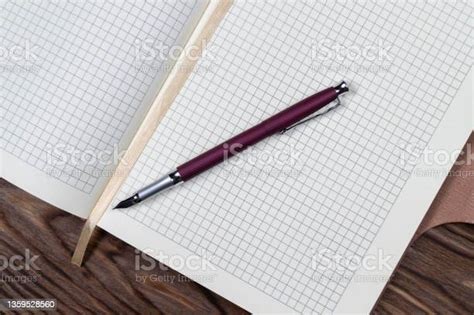 나무 배경에 매일 플래너를 엽니 다 카피 스페이스 템플릿 및 브랜딩 모형 0명에 대한 스톡 사진 및 기타 이미지 0명 개념