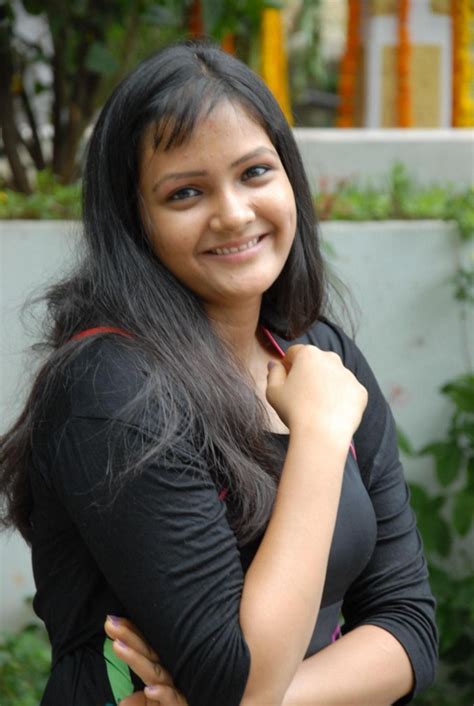 Sudeera Photos Find Latest Hd Images Pictures Stills And Pics Filmibeat