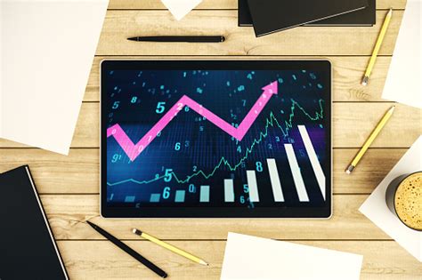 현대 디지털 태블릿 모니터 외환 및 투자 개념에 위쪽 화살표와 추상적 인 창조적 인 금융 그래프 맨 위 보기입니다 3d 렌더링 0명에 대한 스톡 사진 및 기타 이미지