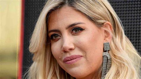 Wanda Nara Il Selfie Allo Specchio Fa Impazzire I Tifosi Che Fisico Zonasport Live
