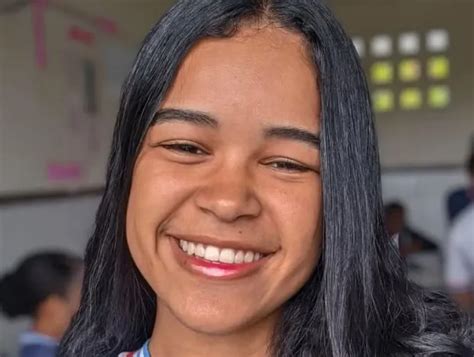 Cantora gospel morre aos 18 anos após acidente entre ambulância e