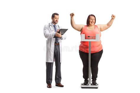 Imagen De Perfil Completo De Una Joven Con Sobrepeso Vestida De Forma