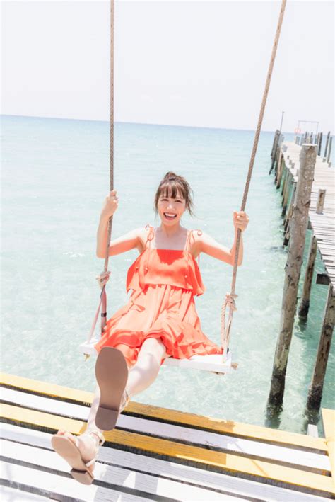 ももクロ・高城れにが29歳の“大人かわいい”姿や初の水着・下着カットも 1st写真集『9 Kaw 』から表紙＆アザーカット3点を解禁