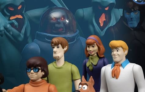 Mezco's Scooby-Doo Mystery Inc Deluxe Haunted Mansion Boxed Set ...