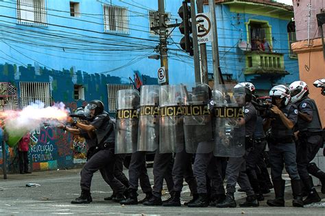 Pms E Usuários De Drogas Voltam A Se Enfrentar Na Cracolândia Veja