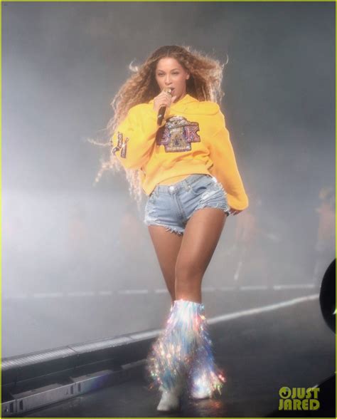 Beyonces Coachella Performance Photos See Her Fierce Looks Photo