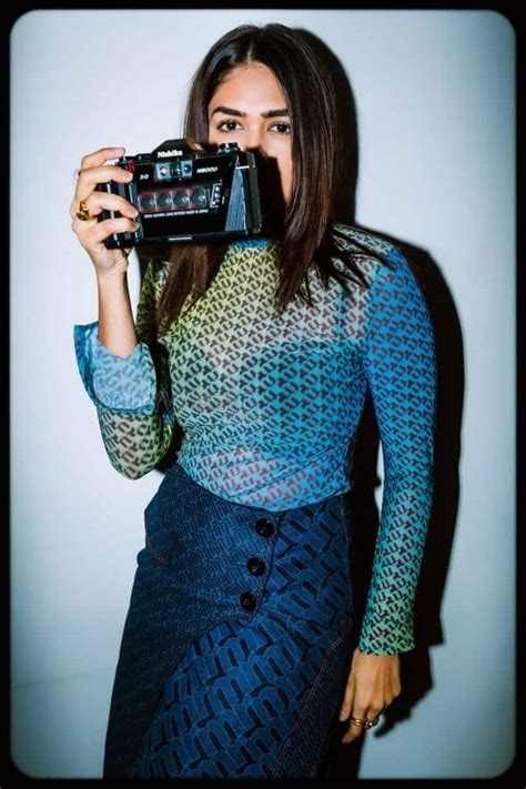 Aankh Micholi Actress Mrunal Thakur Sexy Photoshoot Pictures 05 237719