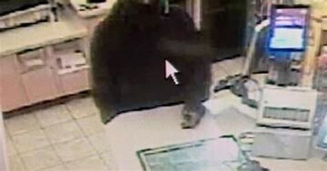 Ann Arbor police search for suspect in connection to Speedway robbery - CBS Detroit