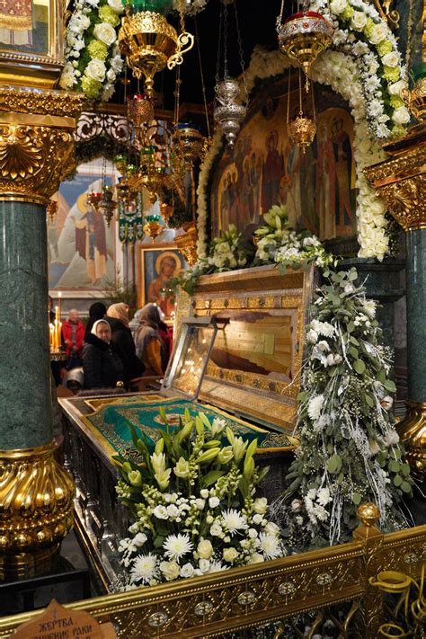 «Днесь преподобного Серафима восхвалим Свято Троицкий Серафимо