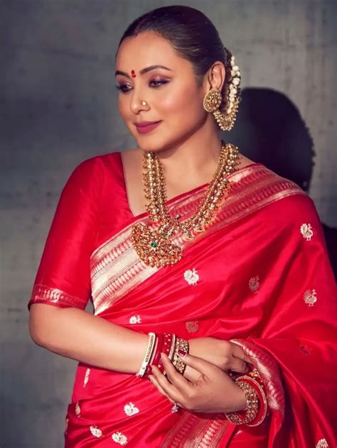 7 Beautiful Pictures Of Rani Mukherji In Saree