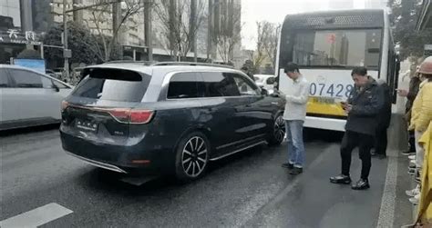 全球首撞问界m9追尾公交车——赛力斯回应搜狐汽车搜狐网