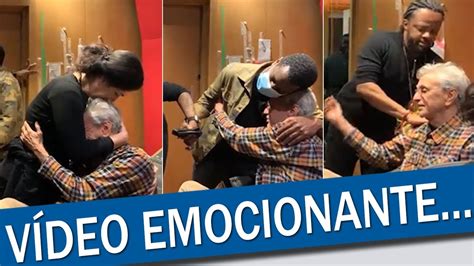 CAETANO VELOSO CAI NO CHORO AO OUVIR VERSÃO DE XANDE DE PILARES PARA