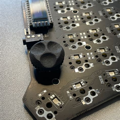 Trying Different Rotary Encoders And Knobs On Split Keyboards