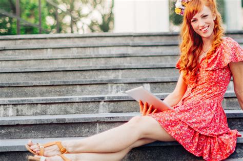 6 Lightweight Summer Looks For Redheads How To Be A Redhead