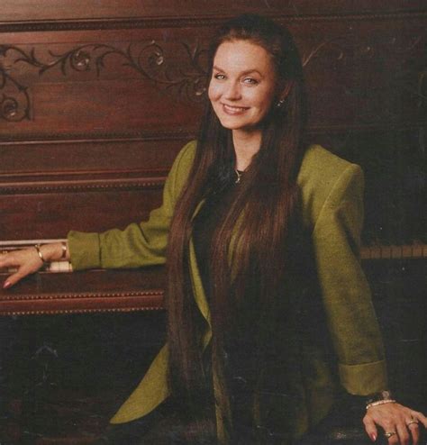 20 Best Crystal Gayle Hair Women Hairstyles And Haircuts 2025