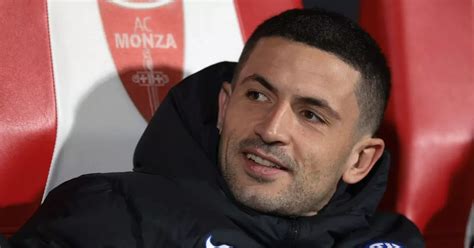 Leeds Uniteds Promotion Rivals Leicester City Close To Sealing Major
