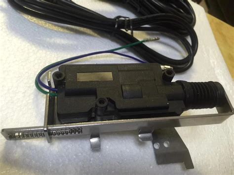 适用于封田坦途塔库玛改装尾门中控锁遥控防盗锁块后尾箱电动锁芯 虎窝淘