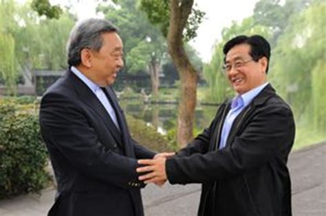 董事介绍宜安控股有限公司