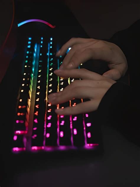 Keyboard में अक्षर Abcd के बजाए Qwerty फोर्मेट में क्यों
