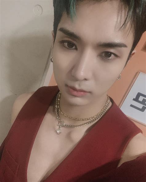 펜타곤 Pentagon 유토 😊😁 Instagram