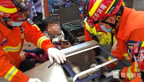 女子绞肉时手不慎被“咬” 消防紧急救援我苏网