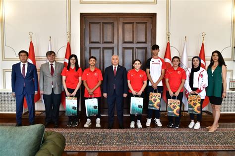 Vali Aziz Yıldırım Gazi Mustafa Kemal Atatürk Spor Lisesi Öğrencilerini