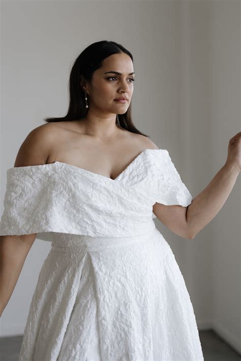 Cassi V2 In Textured Jacquard Curve Hera Couture