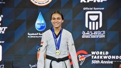 وزير الرياضة يهنئ شهد سامي ببرونزية بطولة العالم للتايكوندو