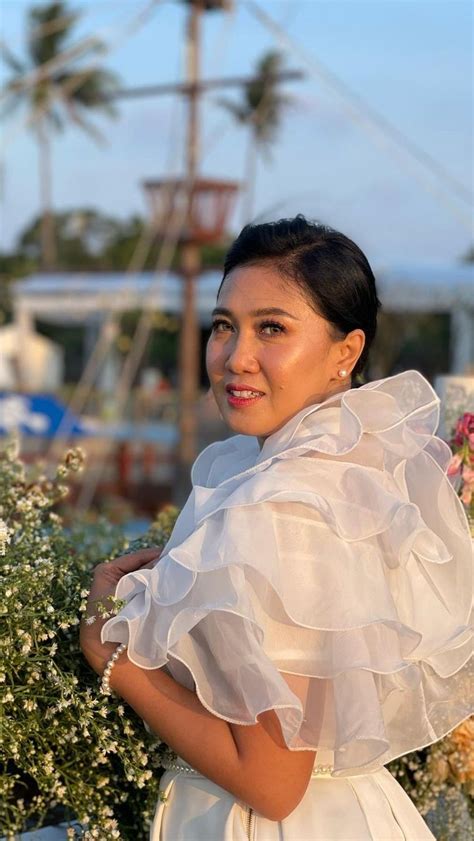 Masih Eksis Dan Awet Muda Di Usia 44 Tahun Intip Potret Terbaru Erie Suzan