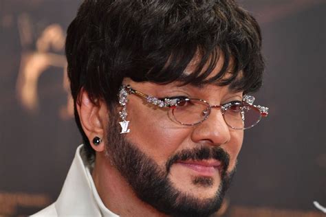 «Мы просим о помощи Филипп Киркоров попал в эпицентр стихийного бедствия — не может выбраться