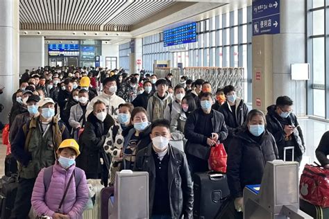巫山站开出首趟返岗高铁直通车澎湃号·政务澎湃新闻 The Paper