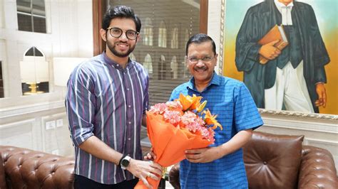 Former Maharastra Minister Aaditya Thackeray Meets Delhi Cm Arvind
