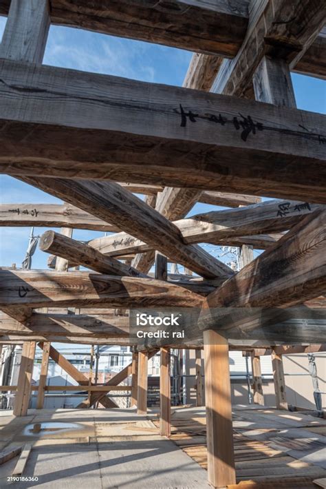 Renovating An Old House While Leaving Its Beams And Pillars Intact