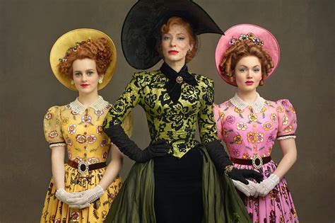 Cenerentola Al Cinema Trailer E Look Delle Protagoniste Le Stanze Della Moda