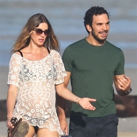 See Pregnant Gisele Bündchen And Joaquim Valentes Costa Rican Getaway