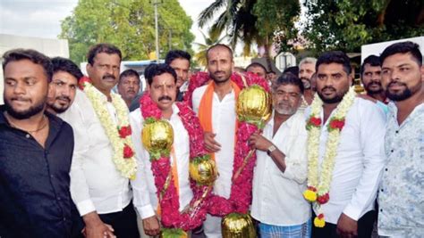 Youths Join Bjp Extend Support To Chamundeshwaris Kaveesh Gowda