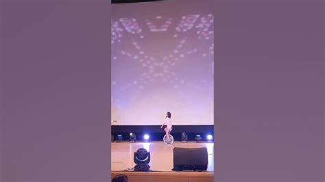 머리짧고 하나로 묶은사람이 저에요 Youtube