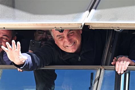 PF intima Bolsonaro a depor sobre suposta fraude em sistema de vacinação