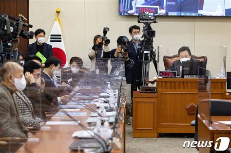 민주 노후 보장 강화 위해 퇴직연금 의무화·공적 연금 운용 필요 뉴스1