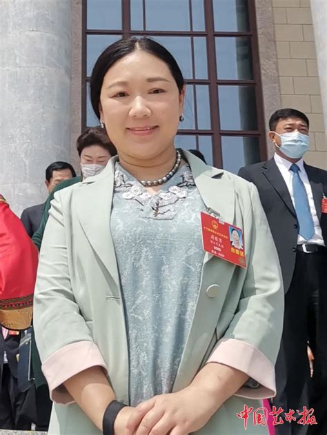 两会专访 蒋胜男代表：网络文学的现实题材转向 江苏散文网 官网