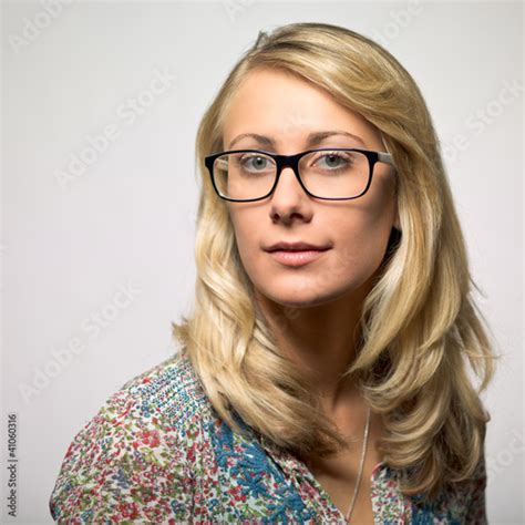 Streberin Kaufen Sie Dieses Foto Und Finden Sie ähnliche Bilder Auf