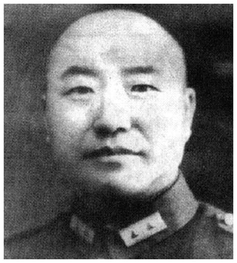唯一被国共两党都授予上将之人，授衔当晚又哭又笑董其武傅作义军衔