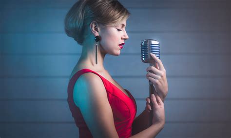 Singer — Cassandra Charlick