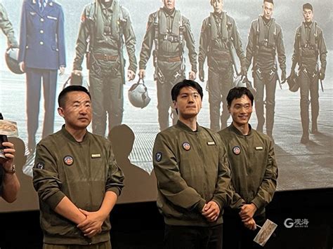 《长空之王》青岛路演打动影迷，热血剧情还原试飞员传奇 青报网 青岛日报官网