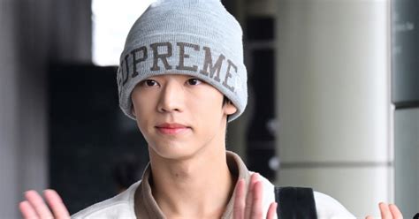 투어스 도훈 비니로 완성한 힙스터 패션 Se★포토