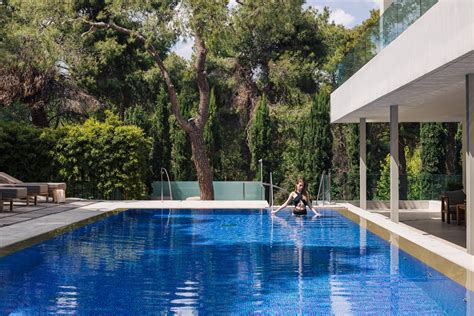 Life Gallery Hotel — Loukianos Arnaoutakis
