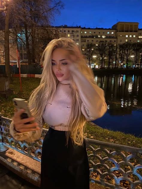 Pinterest Белокурые девочки Позы моделей Молодые модели