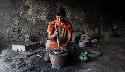 প্রাথমিক শেষ না হতেই শিশু শ্রমিক Barta Bazar
