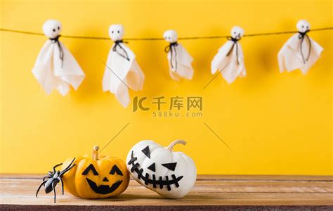 万圣节南瓜头杰克灯笼微笑和木蜘蛛高清摄影大图 千库网